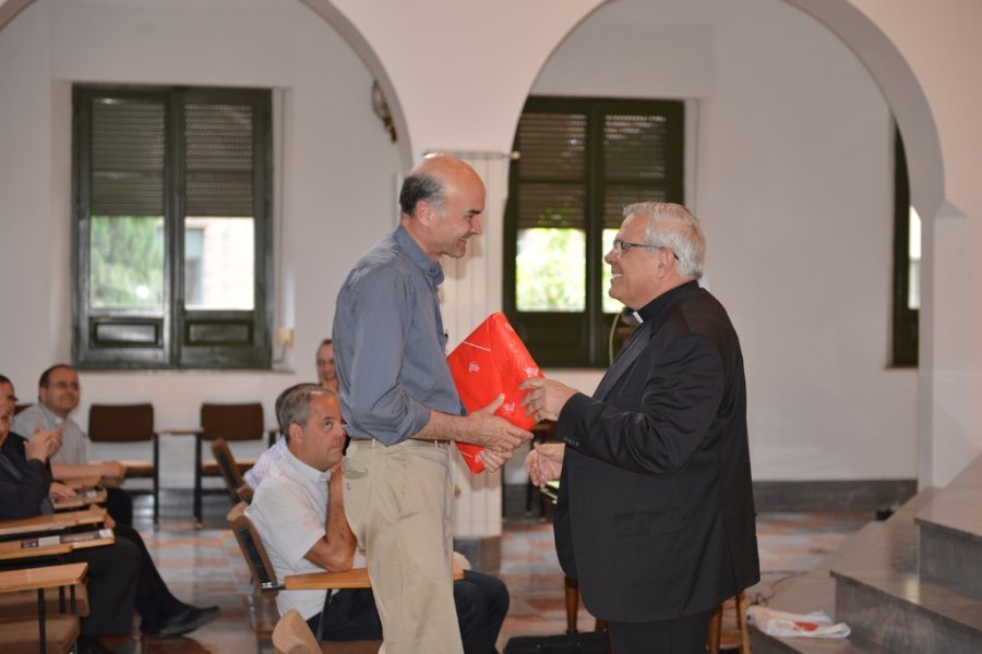 Mons Javier Martínez Felicita A Los Sacerdotes De La Diócesis Que