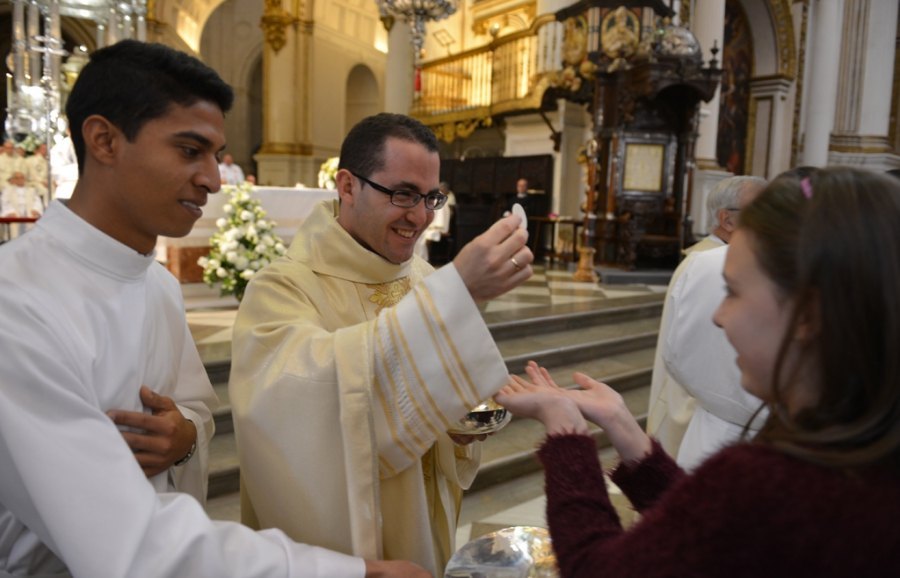 Vídeo Y Fotografías De Las Ordenaciones Sacerdotales En La Catedral